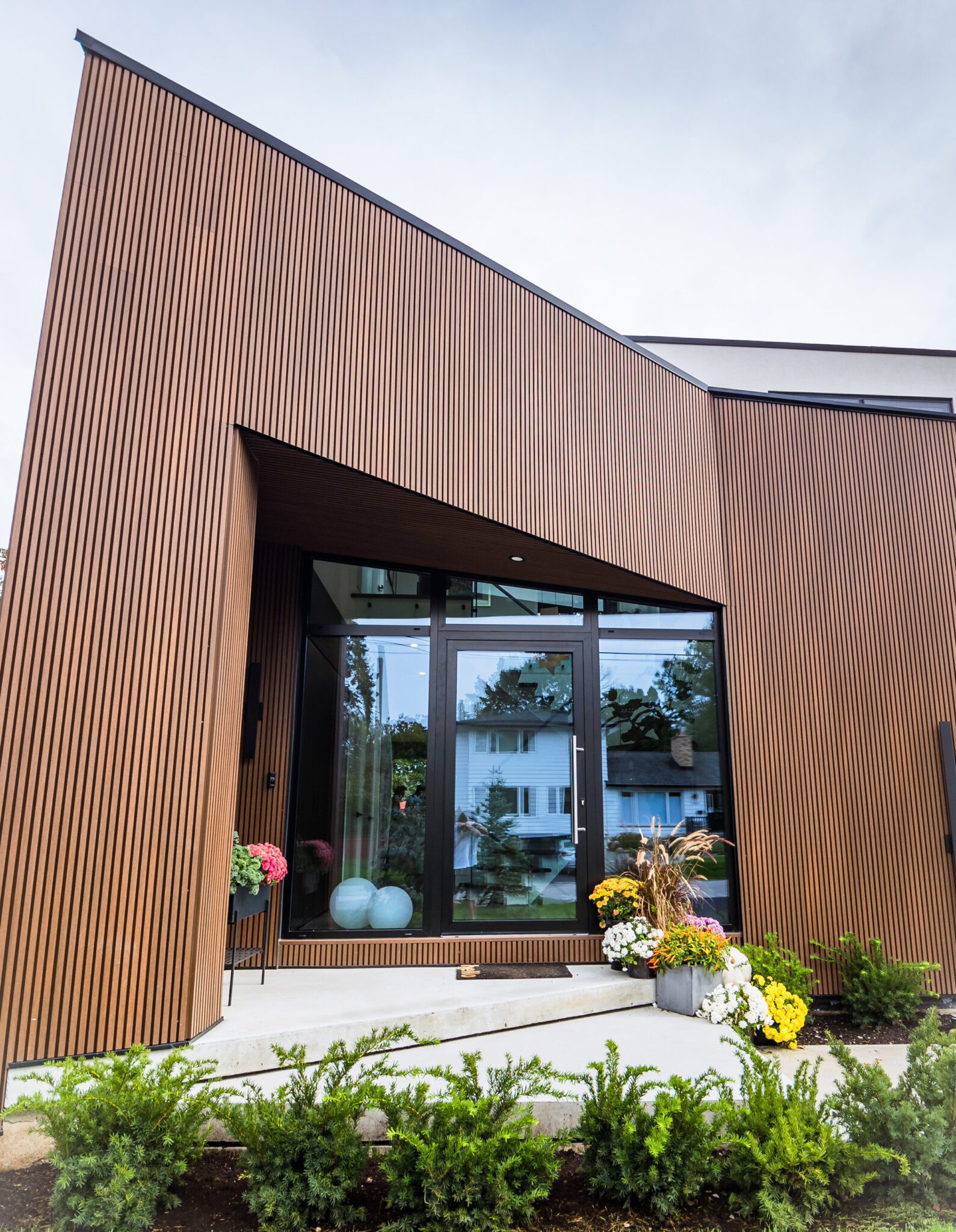 Fluted wood wall panels - wall paneling | NewTechwood Lebanon